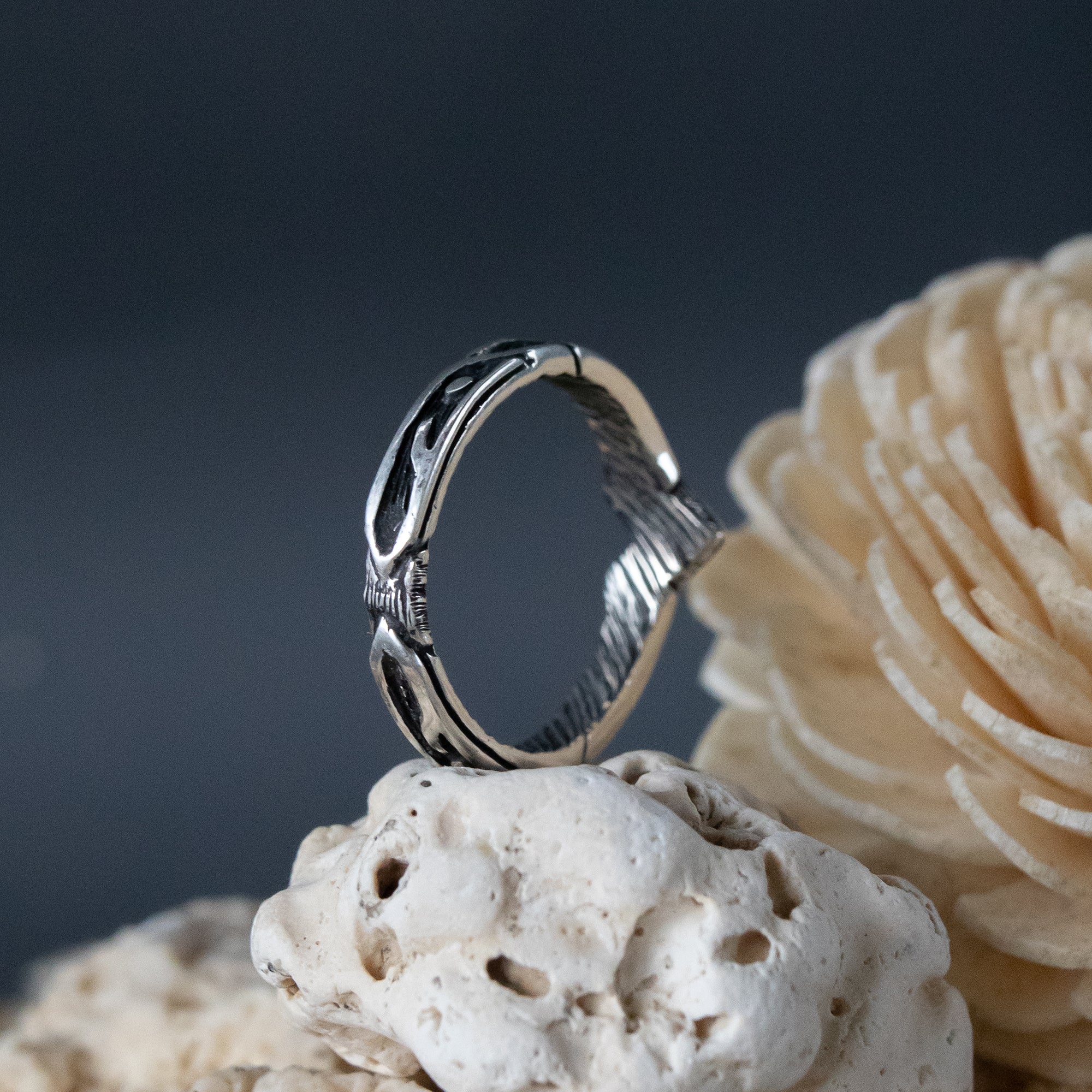 Women's Wedding Band "Wolf" | BlackTreeLab