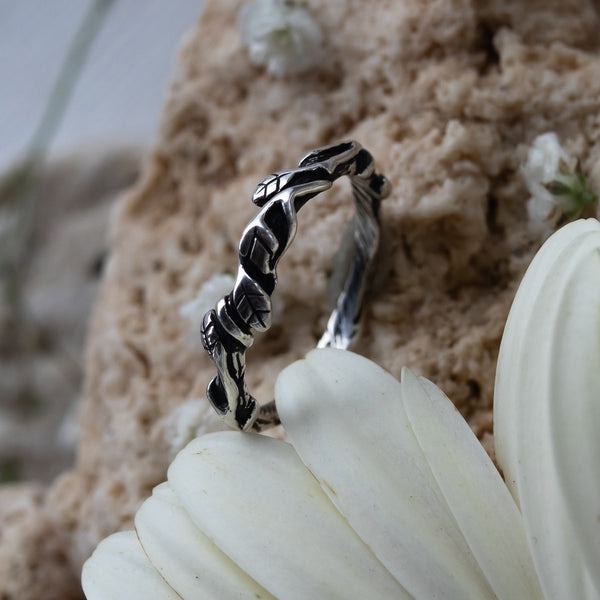 Women's Wedding Band "Primrose" | BlackTreeLab